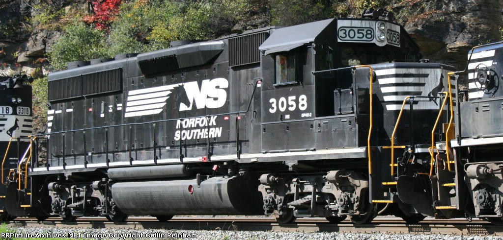 GP40-2 3058